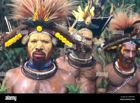 Papua New Guinea Huli Wigmen Stock Photo Alamy