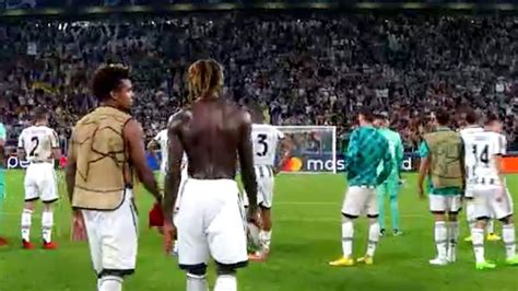 Tutta la Juve contestata sotto la curva scene mai viste allo Stadium Bonucci il più provato