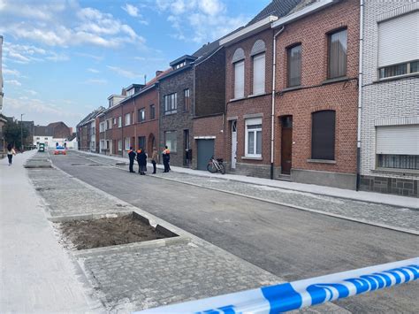 Man 44 Uit Mechelen Treft Minnaar Van Zijn Vrouw Aan In Slaapkamer En