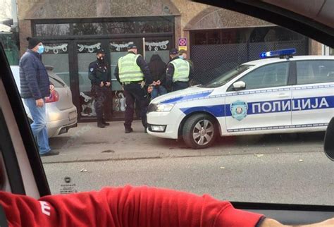 Bežao od policije pa kroz prozor izbacio pištolj NS Uživo