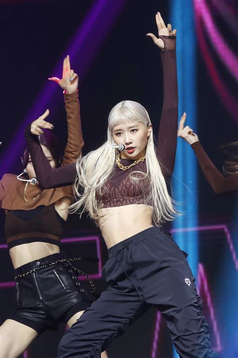 210428 Hot Issue Yebin Debut Showcase Kpopping