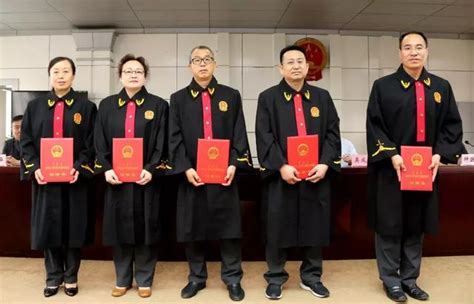 【行业法治】枣庄市中区人民法院举行人民陪审员宣誓仪式吴成旭
