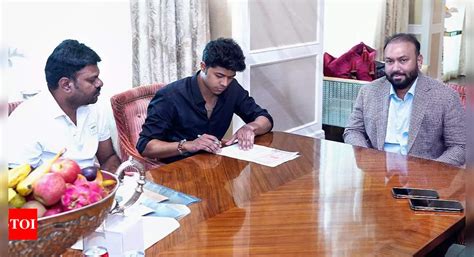 Its Official Vijays Son Jason Sanjay To Make His Directorial Debut