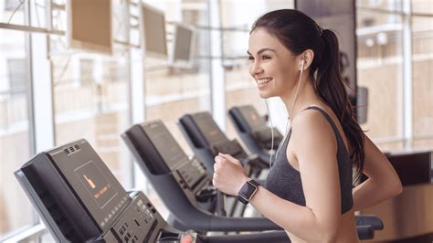 Why You Should Think Twice Before Wearing Makeup To The Gym