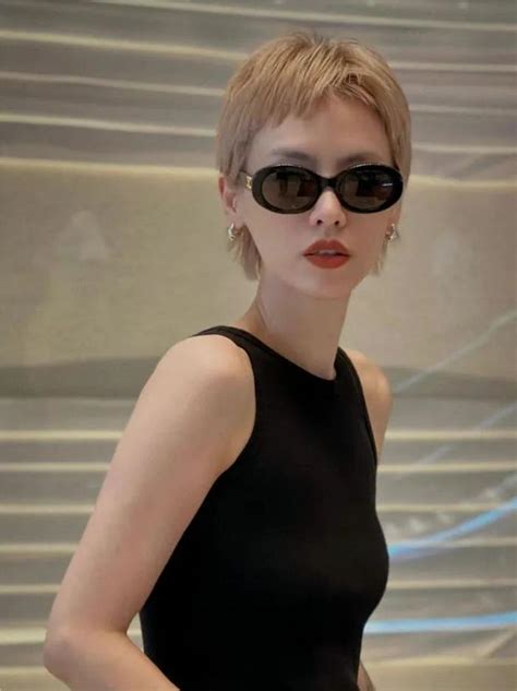 最美短发16款，时尚百变很个性，全都特别火 发型 造型 发色 层次 女士 新浪新闻