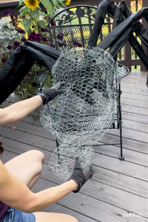 Diy Giant Halloween Spider Decoration With Video Tutorial