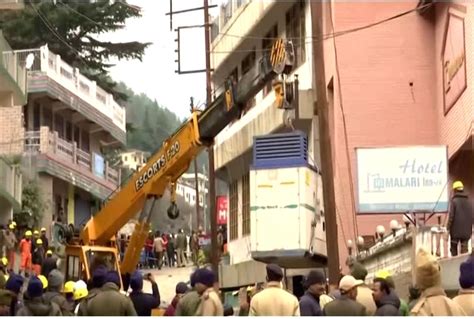 Free Photo Joshimath Landslide Case Demolition Work Of Malari Inn