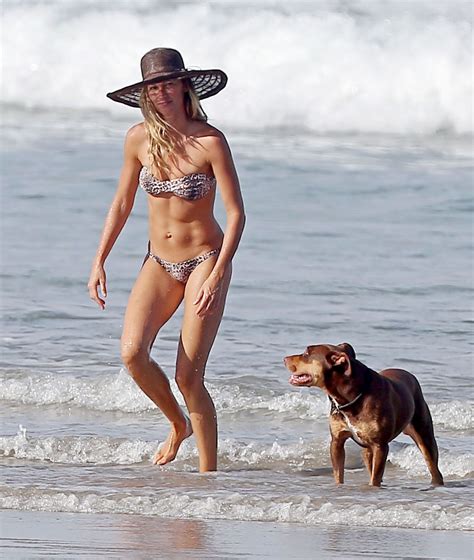 Gisele Bundchen In Bikini At A Beach In Costa Rica Hawtcelebs