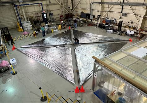 La Nasa Puso En El Espacio Una Vela Que Se Puede Ver Tambaleándose En
