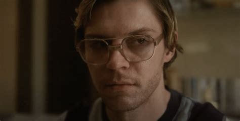 ‘monster Trailer Evan Peters Transforms Into Haunting Jeffrey Dahmer