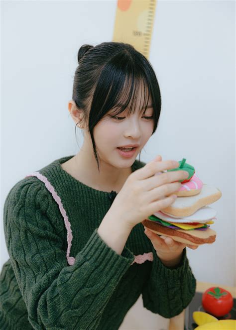 Newjeans Community Posts 아니 팜하니씨 이렇게 기여우면 안된다고요