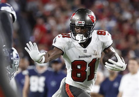 Tampa Bay Buccaneers Antonio Brown Allegedly Obtained Fake Covid 19