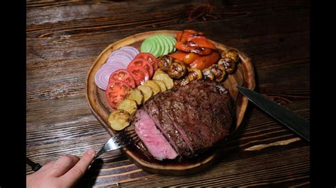 Шеф повар готовит на каменном гриле стейк с картошкой Рецепт Youtube