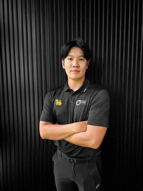 Naras Luangphetcharaporn Golf Point Center