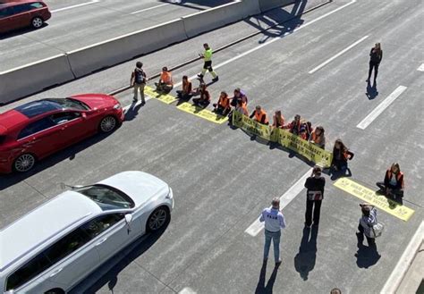 Mega Stau Auf Österreichs Straßen ‒ Und Die Klima Chaoten Mittendrin