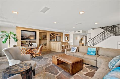 Beds 6 Baths 45 Living Space 3677 Sq Ft