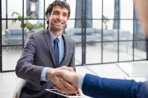 Premium Photo Job Applicant Having Interview Handshake While Job