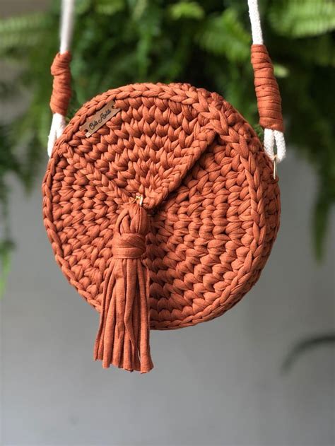 Bolsa de crochê em fio de malha redonda Símbolos de crochê Bolsas fio de malha Mochila de crochê