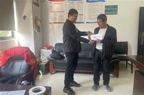 叶汇社区：发放退役军人优待证 情暖退役军人心