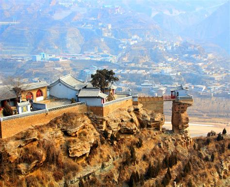一座孤城 两处胜景
