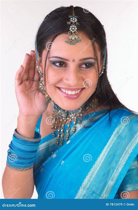 Ragazza Indiana Adolescente Che Prova A Sentire Immagine Stock Immagine Di Coltura Ridere