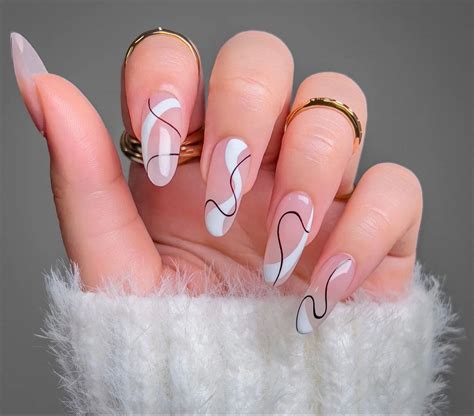 Diseño De Uñas Con Líneas Con Un Toque Aesthetic Gel Nails Simple Nails Stylish Nails