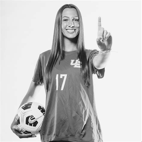 Kaylee Woosley Attacking Midfielder Evansville Purple Aces Nil Profile Opendorse