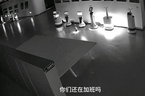 Robot Nhỏ Nhưng Có Võ Rủ Rê 12 Robot Lớn đình Công