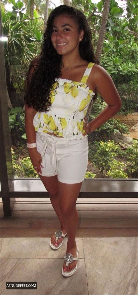 Sofia Valastro Feet Aznudefeet