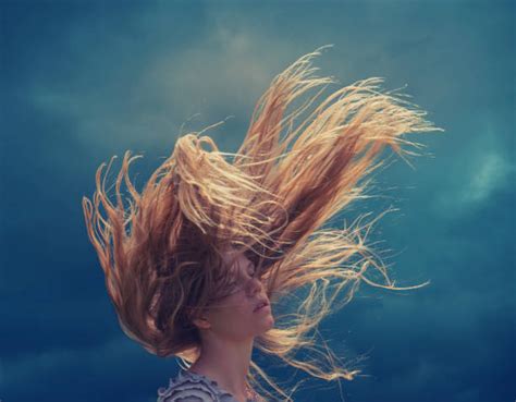 8400 Floating Hair Fotos De Stock Imagens E Fotos Royalty Free Istock