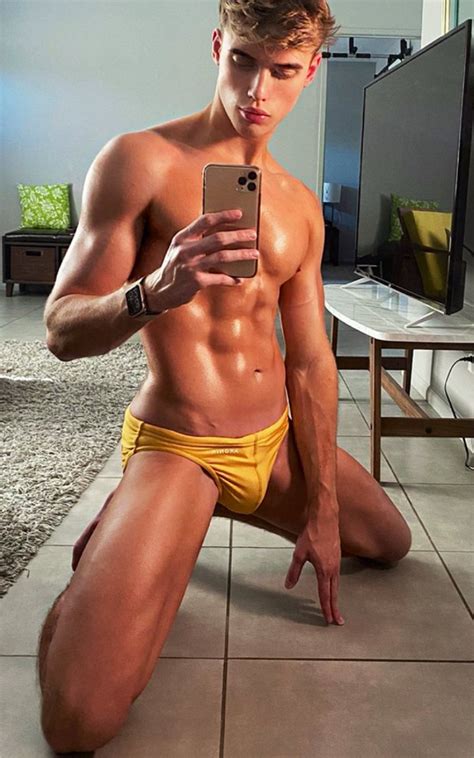 Gay Boi Selfie Houtex2019