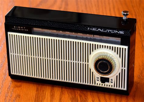 Vintage Realtone Wavemaster Transistor Radio Model Tr 286 Flickr