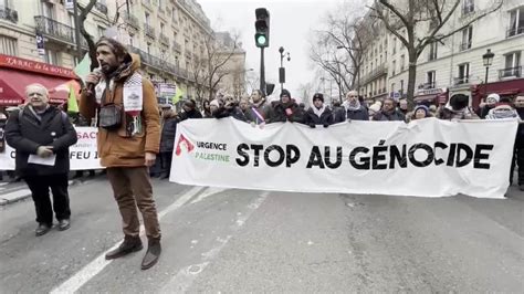 Manifestación En París A Favor Del Pueblo Palestino