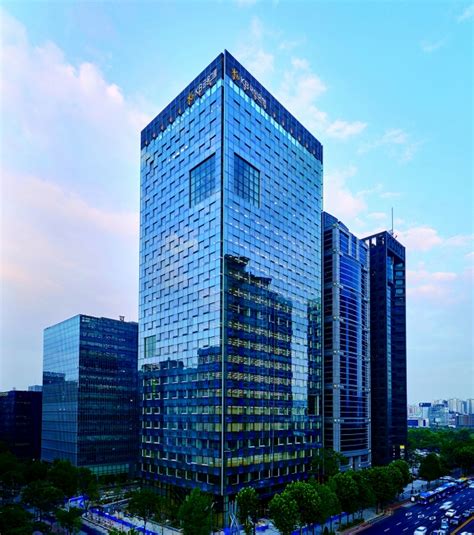 Kb금융 국민과 함께 성장하는 금융그룹 구현을 위한 조직개편 및 경영진 인사 실시 한국경제