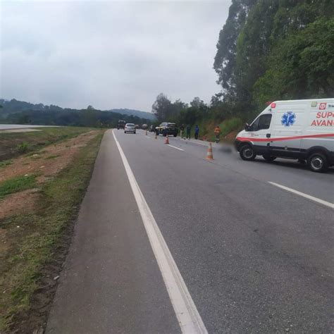 Motociclista Morre Após Bater Na Traseira De Caminhão Tanque Rádio