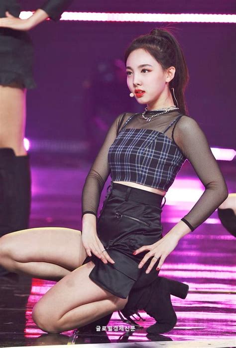 181114 Nayeon Rnayeon