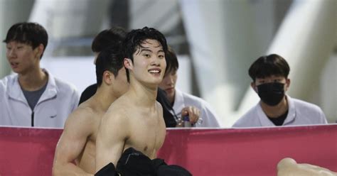 황선우 금빛 미소