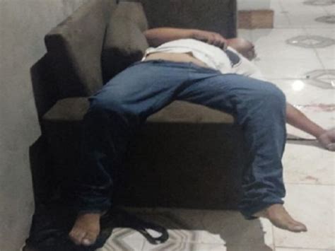Imagens Fortes Quatro Pistoleiros Invadem Casa E Matam Homem Tiros