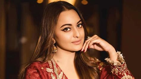 Sonakshi Sinha ఇకప హసపటలక వళలదదన అనకటనన