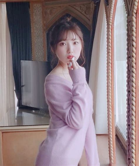 성우 토요타 모에의 사진 2번째 사진집의 오프샷 가운데 몇장