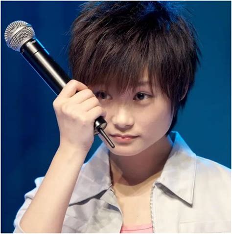 「風情萬種」的李宇春，36歲擺脫「假小子」形象，女人味越發迷人 每日頭條
