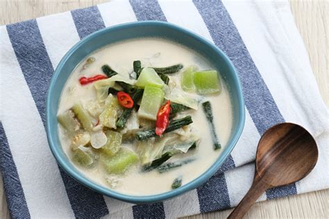 세이우르 로데 또는 코코넛 밀크를 곁들인 야채 수프 전통 인도네시아 음식의 맛 채소에 대한 스톡 사진 및 기타 이미지 채소