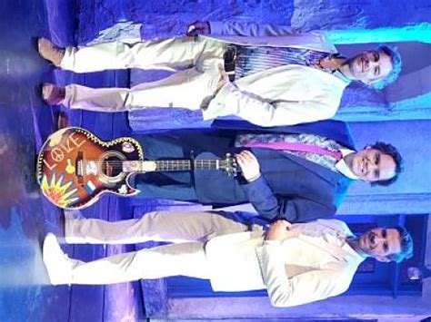 Dans Les Coulisses De Mamma Mia Avec Frayne Mccarthy Regard En Coulisse