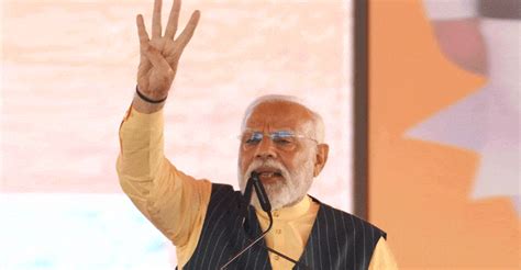 On Womens Day Pm Modi Announces A Rs 100 Price Reduction For Lpg