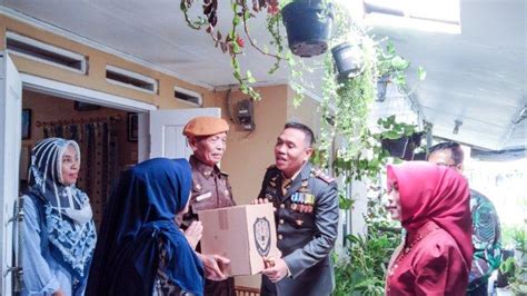 Wujud Syukur HUT Ke 77 TNI Dandim 0605 Subang Beri Bingkisan Kepada