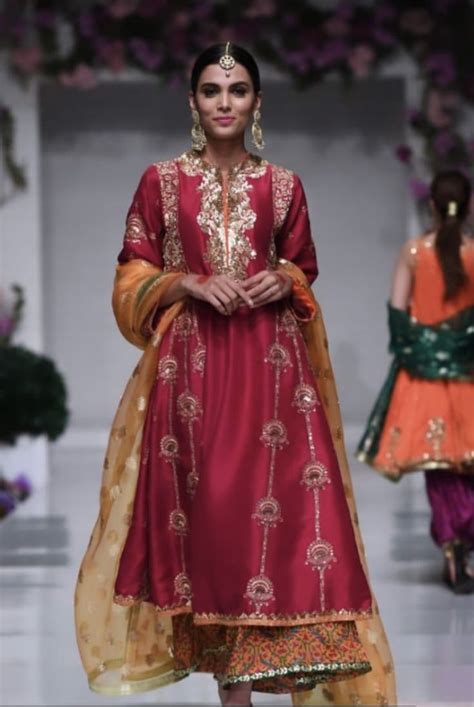 Brides Side Dholki Mehndi Dress Inspo Indian Bridal Fashion