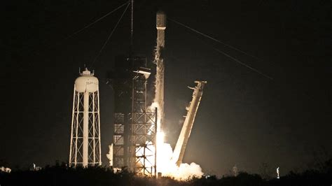 Intuitive Machines Im 2 Lunar Lander Launches On Top Of A Spacex Falcon