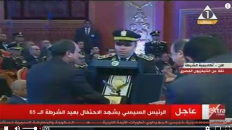 وزير الداخلية يقدم هدية تذكارية للرئيس السيسي صور صوت الأمة