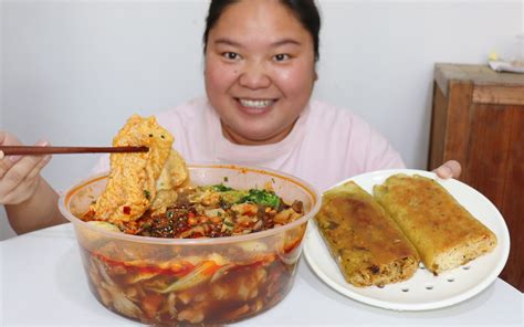 吃碗特辣麻辣烫发发汗，还有烙的糯米饼，味道真不错 楊小婷 楊小婷 哔哩哔哩视频