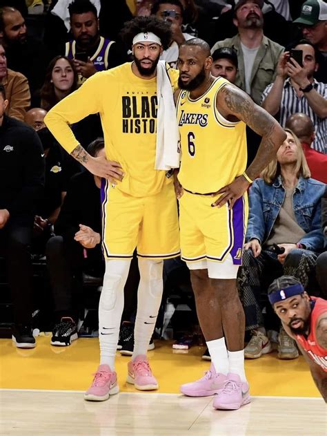 Pin By Chris Schell On Lebron La Lakers Basketball Players La